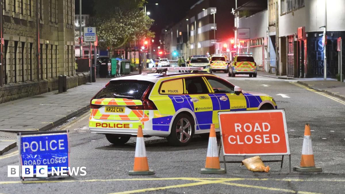 Cylist in critical condition after Perth crash - BBC News