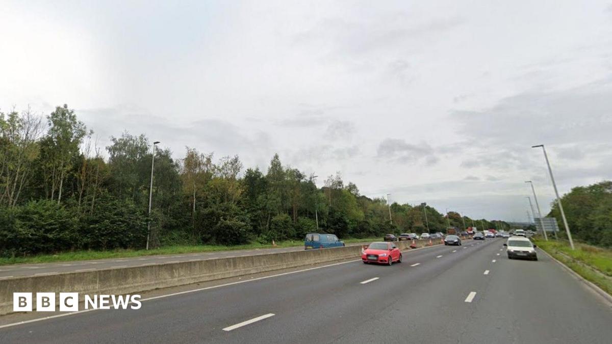 Man killed in Gateshead lorry crash near Metrocentre - BBC News