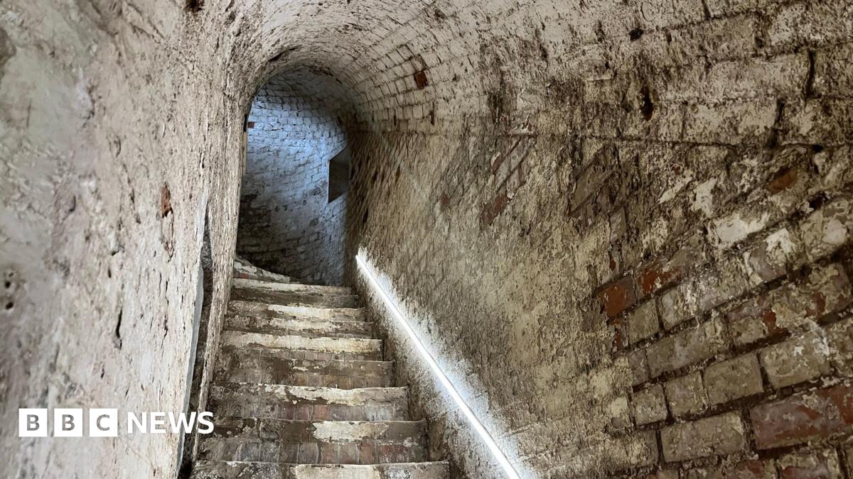 Newhaven Fort: Previously hidden areas now open to the public - BBC News