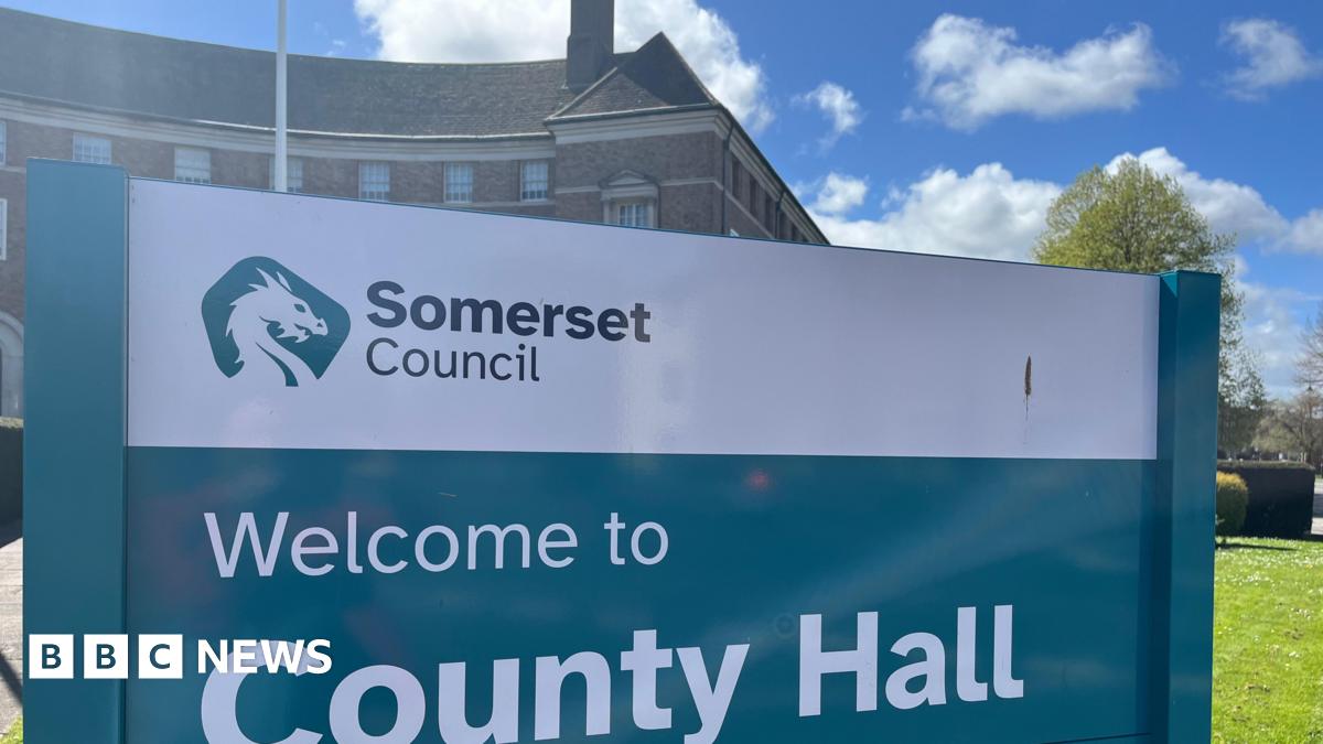 Dorset, Somerset and Wiltshire councils bid for devolution - BBC News