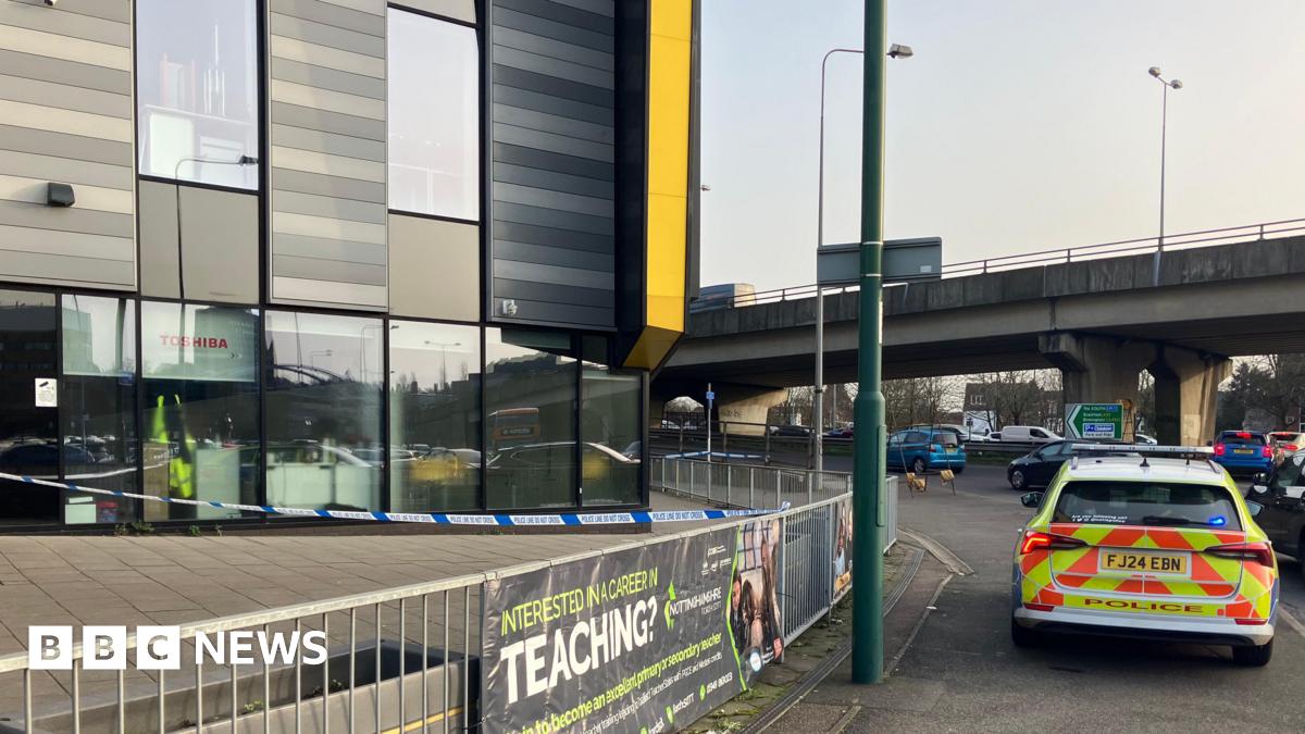 Boy, 15, remains in hospital after Nottingham school stabbing - BBC News