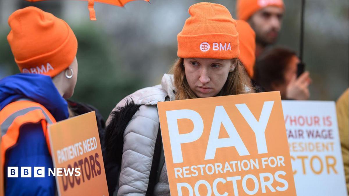 Flu-hit Midlands NHS 'can cope' with doctors strike - BBC News