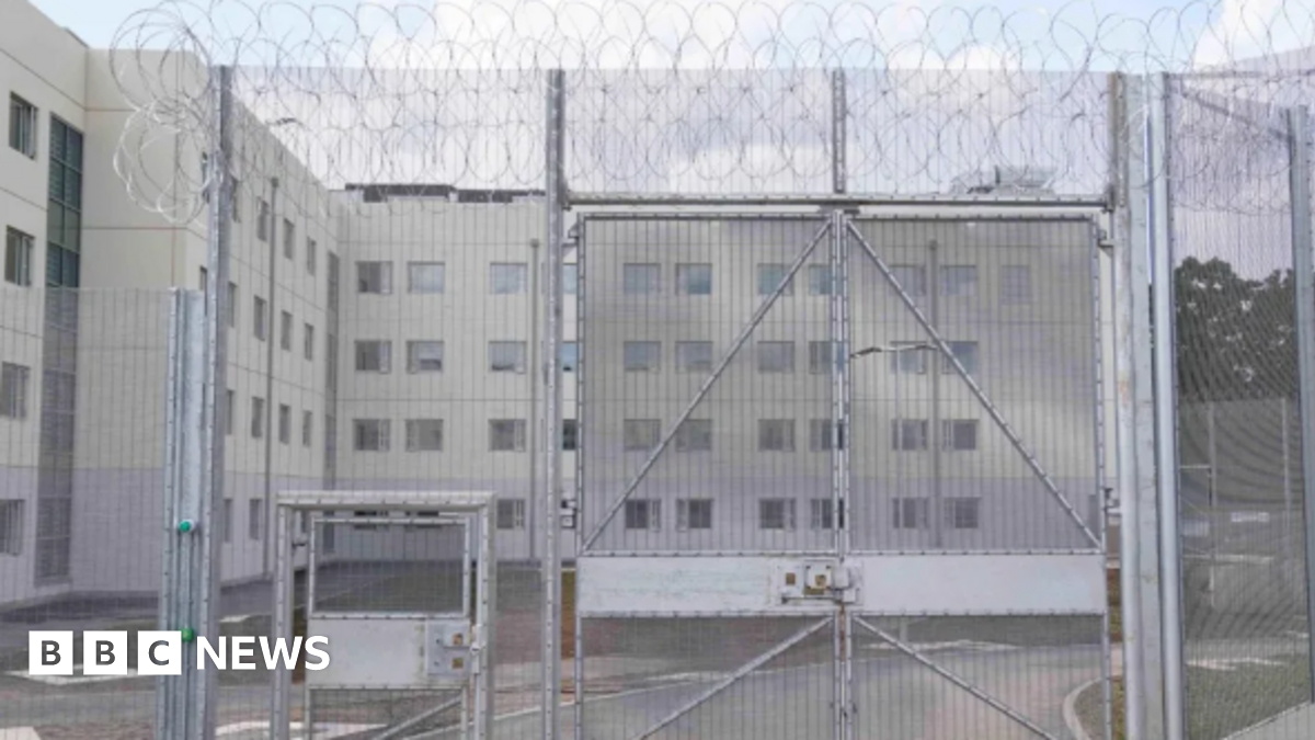 HMP Fosse Way: Further arrest in prisoner murder probe - BBC News