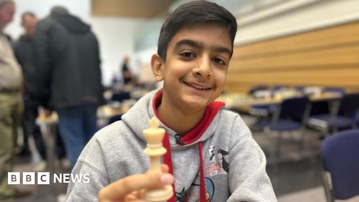 Bristol rising chess stars get master guidance - BBC News