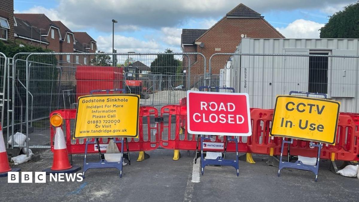 Rise in roadworks frustrates South East drivers - BBC News