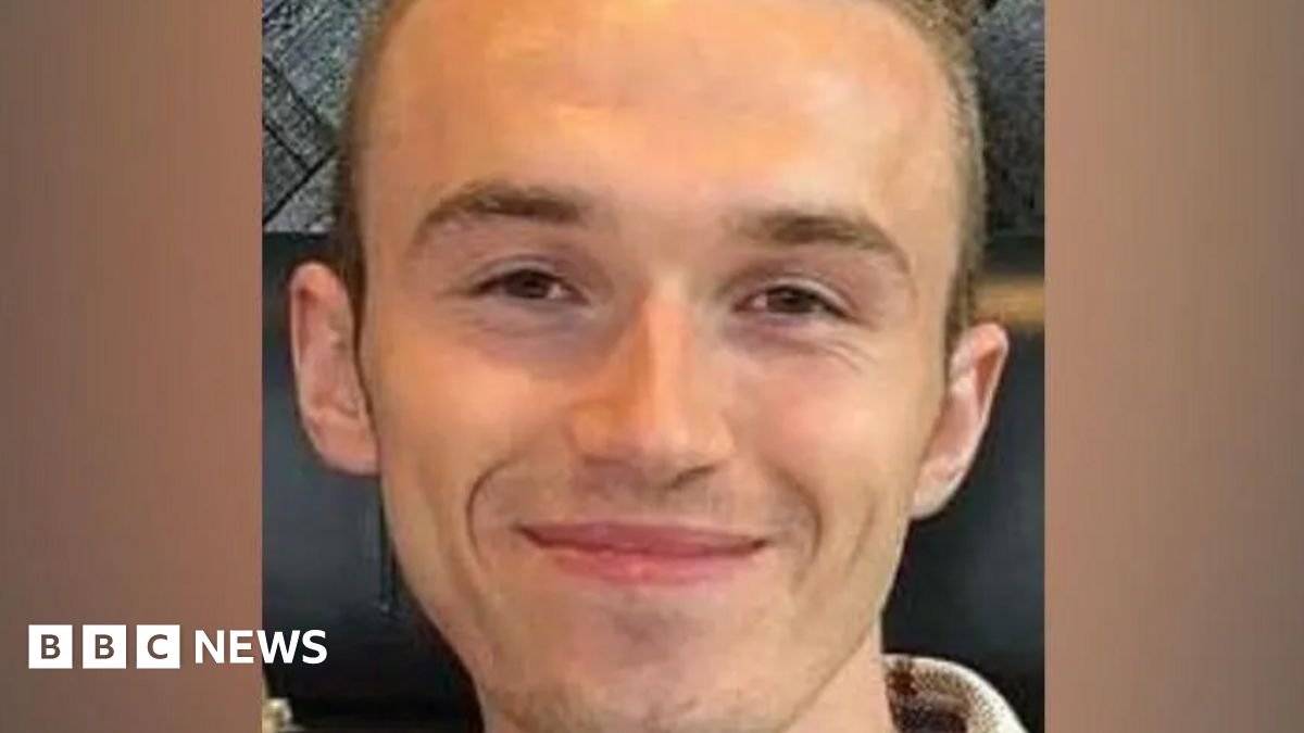 Daniel Duffield: Inquest opens into death of paramedic at house - BBC News