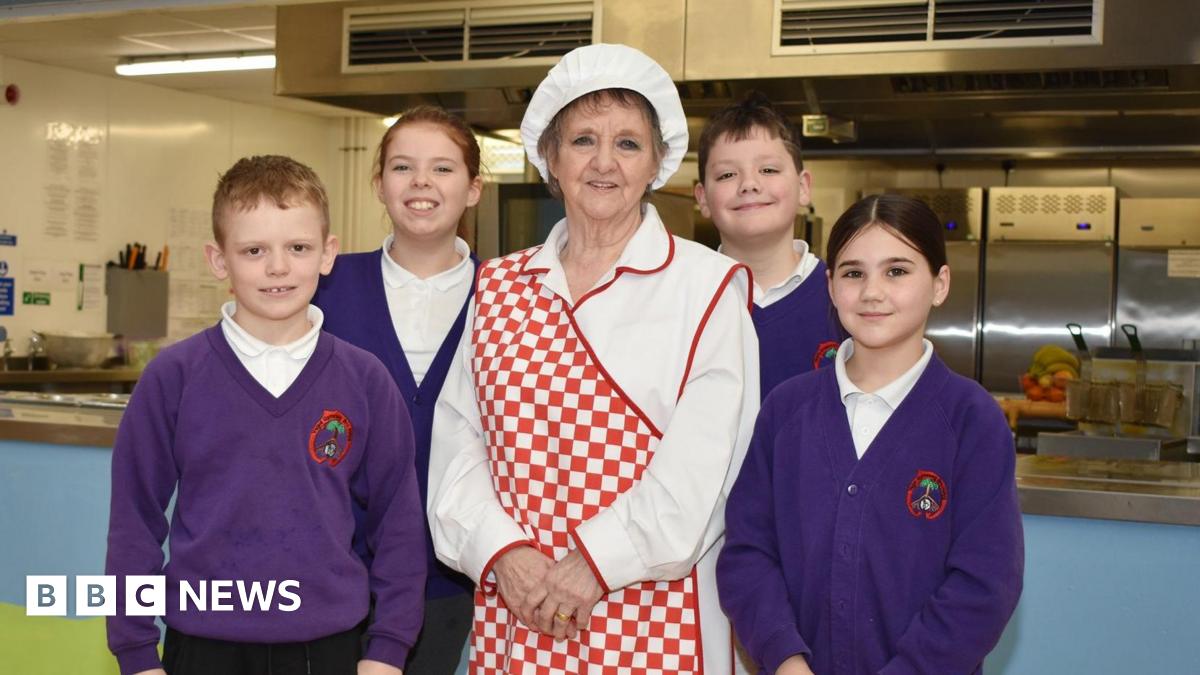 Blaenau Gwent: Dinner ladies turn 80 with no plans to retire - BBC News