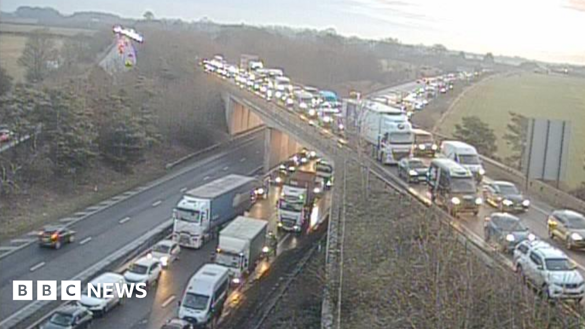 A14 crash: Newmarket Bypass long delays after tractor collision - BBC News
