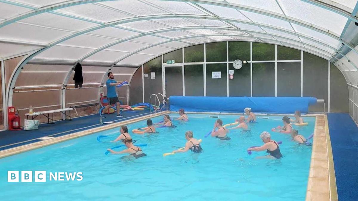 St Michael's swimming pool in Minehead at risk of closure - BBC News