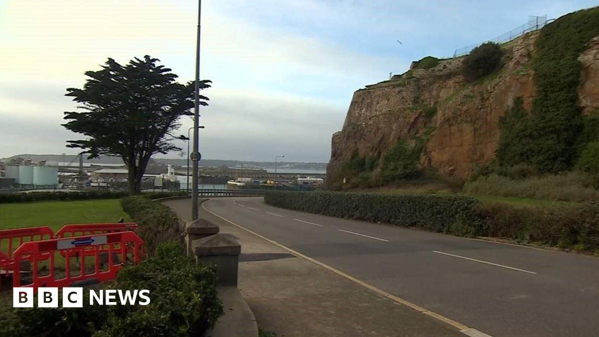 Two St Helier roads set to close for resurfacing - BBC News