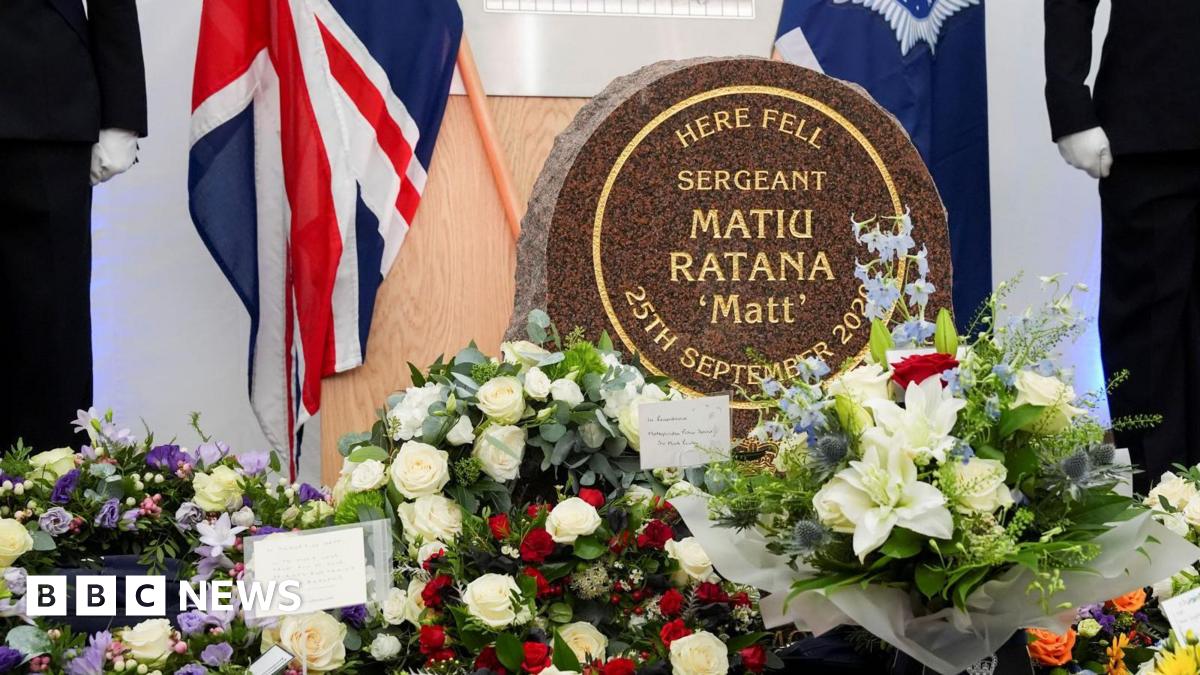 Matt Ratana: Memorial stone unveiled for police officer shot dead - BBC ...