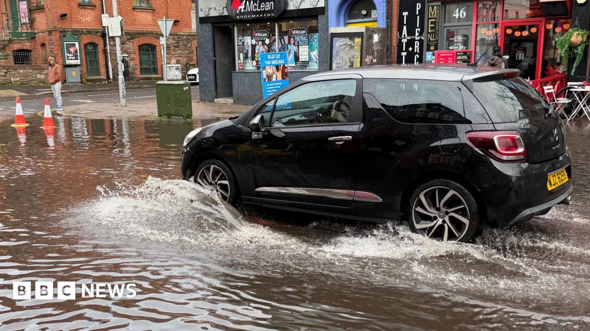 Belfast: Flash flooding affects roads - BBC News