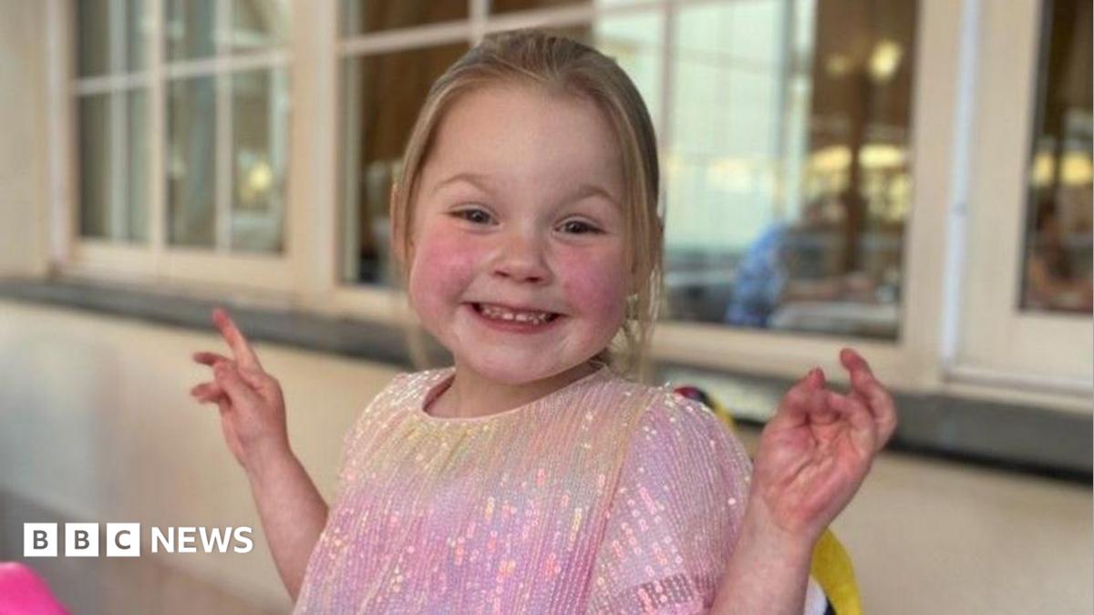 'Time running out' for girl after cancelled heart op - BBC News