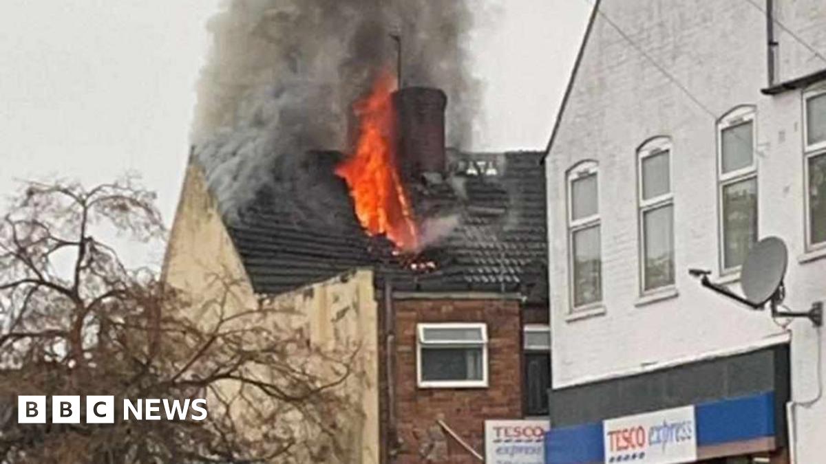 Man arrested after Scunthorpe house set on fire in Ashby Road - BBC News