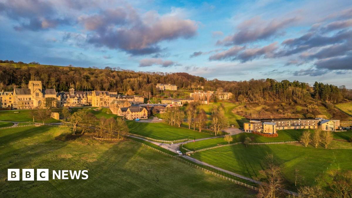Ampleforth monk tells court pupil relationship was consensual - BBC News