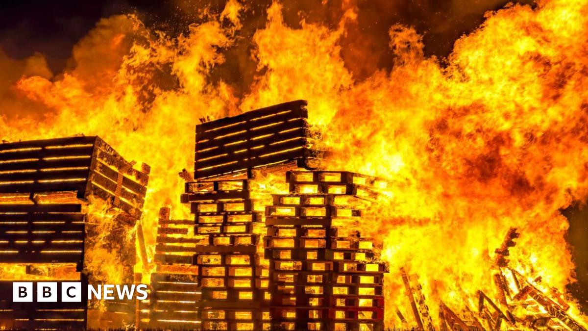 Donnington Bonfire prepares to mark its 40th anniversary - BBC News