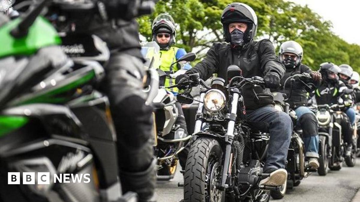 Hundreds of bikers set to join Isle of Man TT 2025 Legacy Lap - BBC News