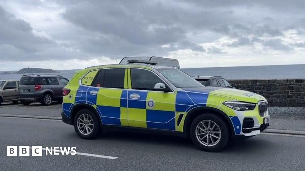 Guernsey Police begin training on new domestic abuse laws - BBC News
