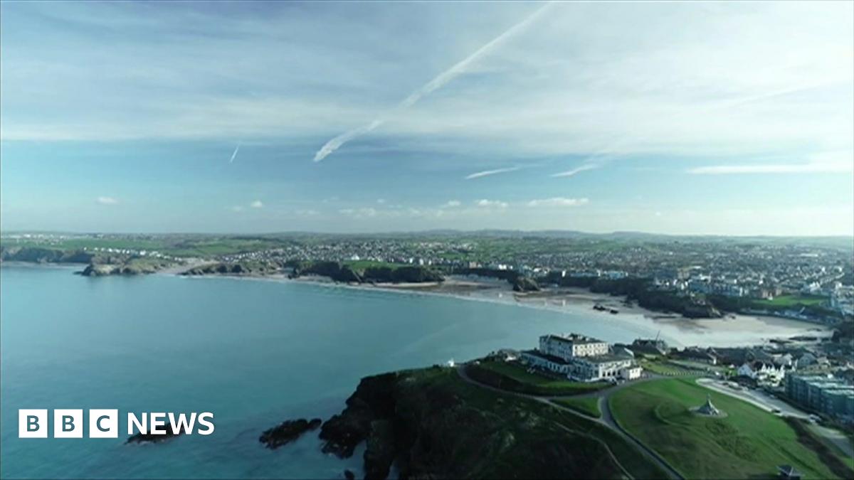 Devon and Cornwall visitor numbers drop expected - tourism boss - BBC News