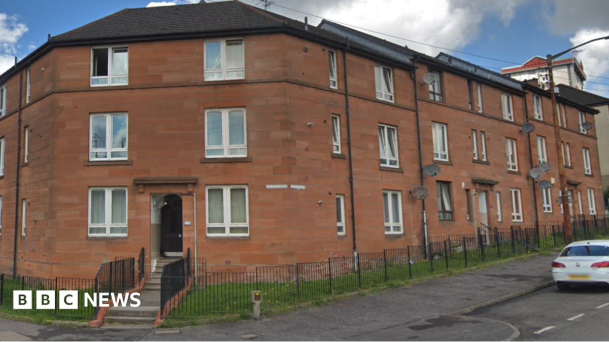 Murder probe after death of 23-year-old woman in Glasgow - BBC News
