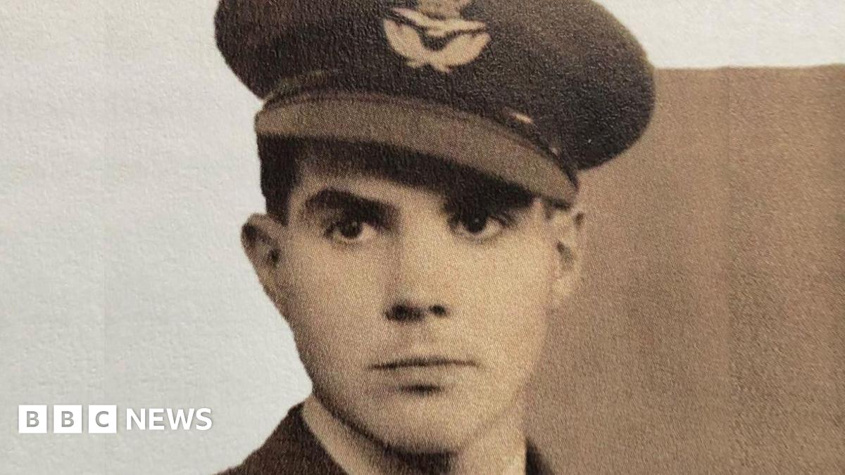 Stanley Booker: Tributes paid after last Buchenwald airman dies - BBC News