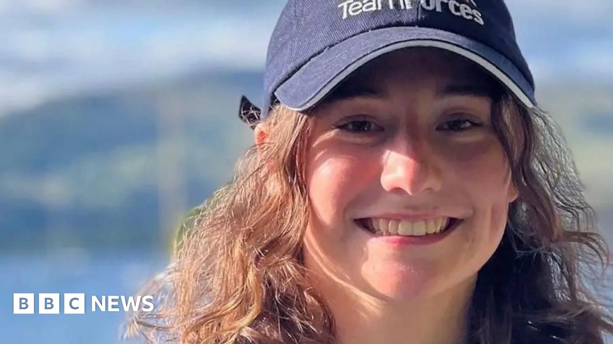 Cambridge woman's solo Atlantic row reaches first 1,000 miles - BBC News