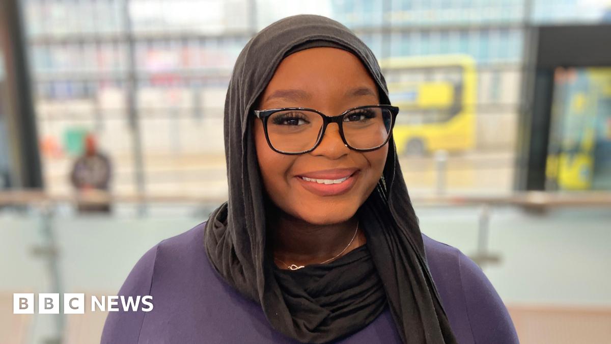 Manchester bus pass will ease young adults into paying for travel - BBC ...