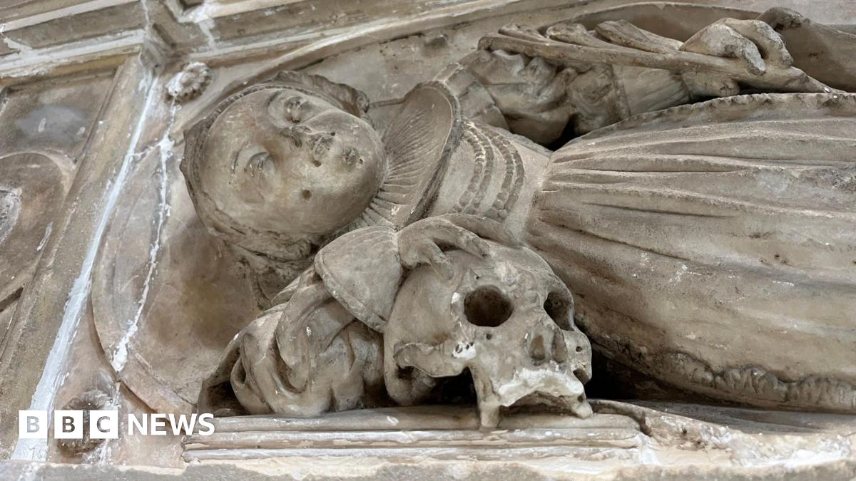 'Poignant story' behind rare 17th Century baby memorial - BBC News