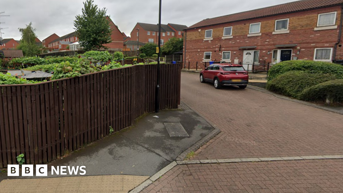 Sheffield: Boy, 15, arrested for attempted murder - BBC News