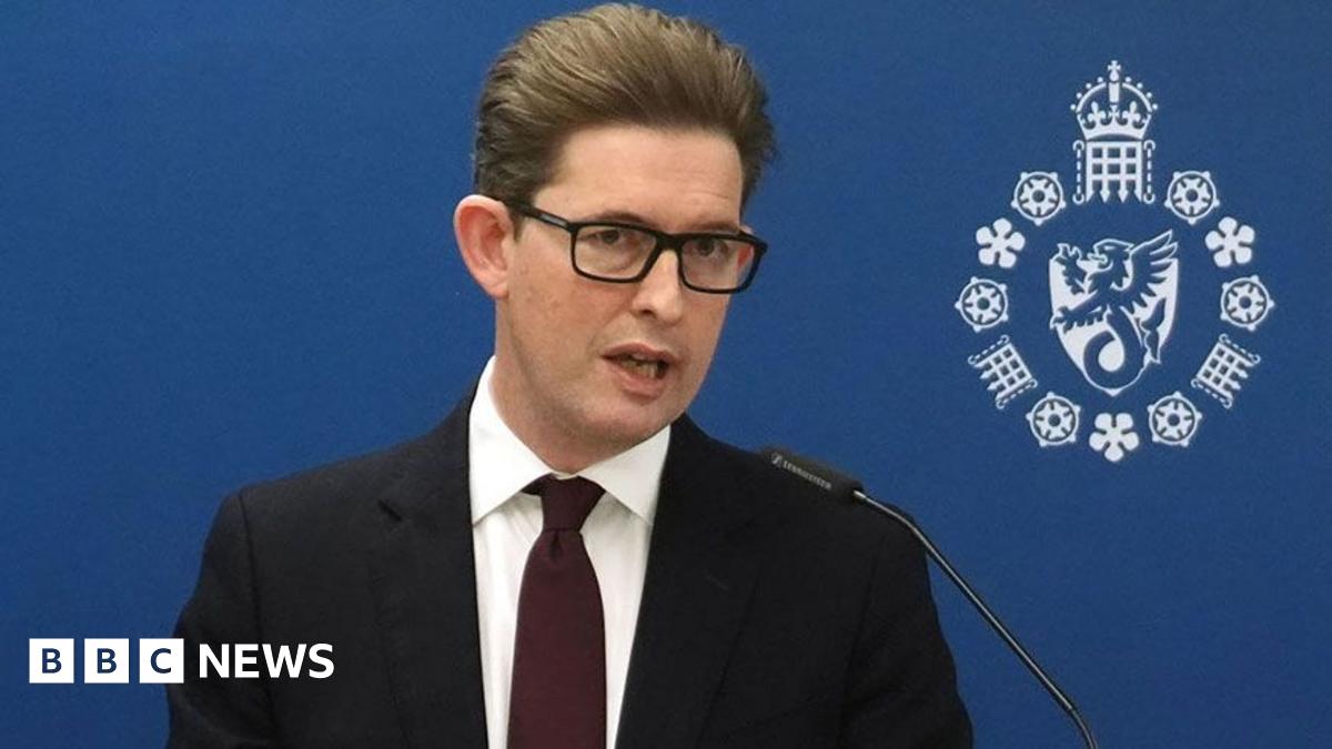 MI5 chief 'frustrated' over collapse of China spy case - BBC News