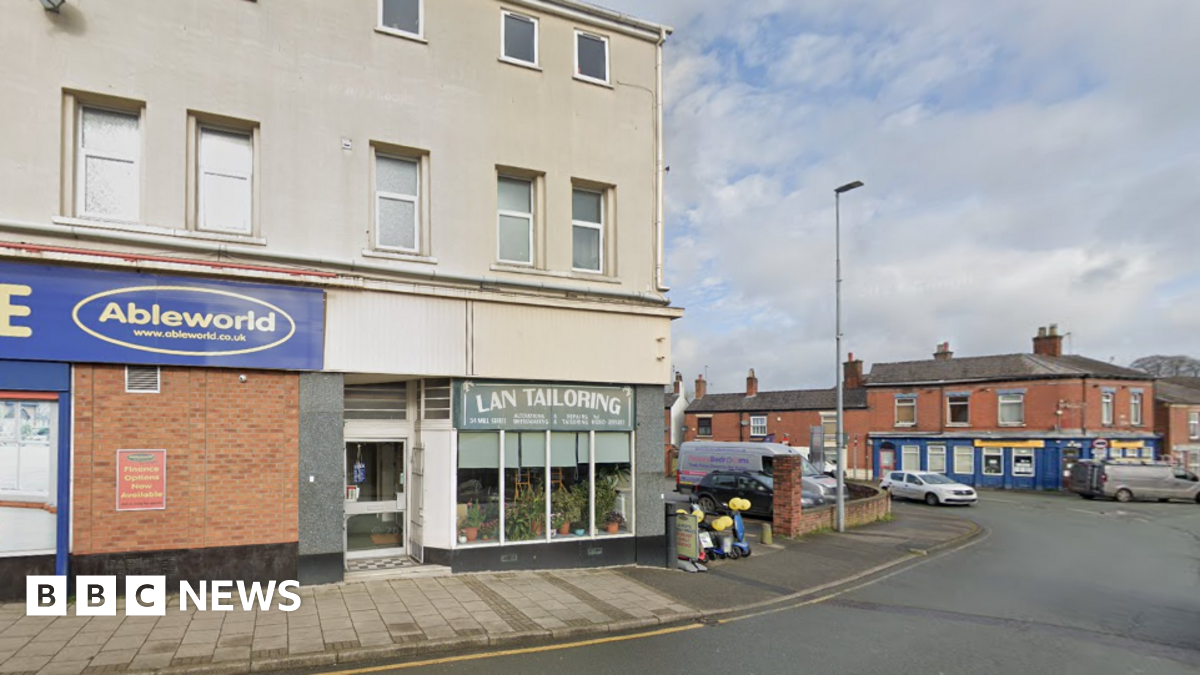 Man critical after being hit by car in Congleton - BBC News
