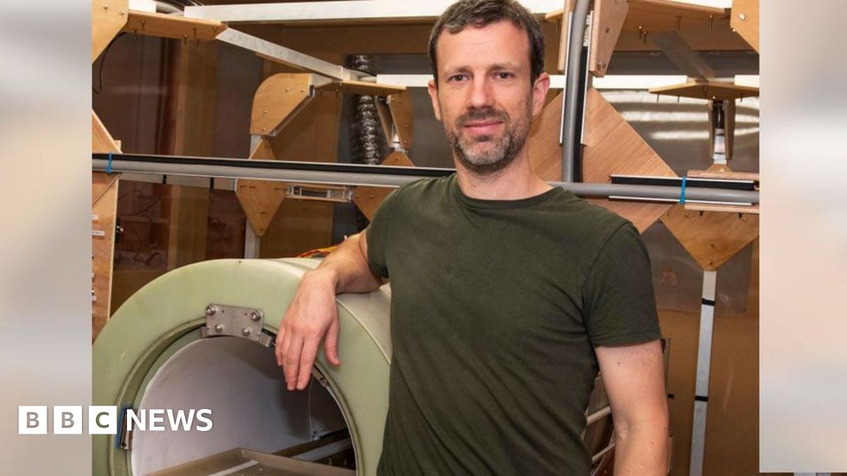 Scanner may be extraordinary in breast cancer fight - scientists - BBC News