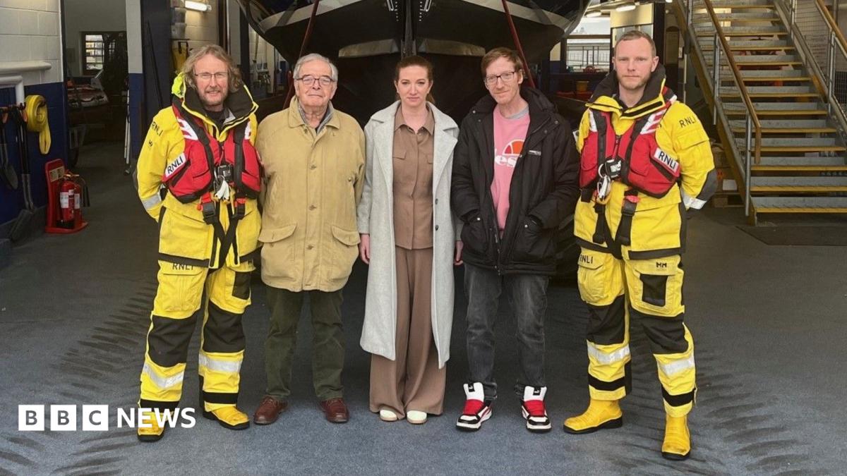 'We'll never forget': Family thanks RNLI for Nicola Faith search - BBC News