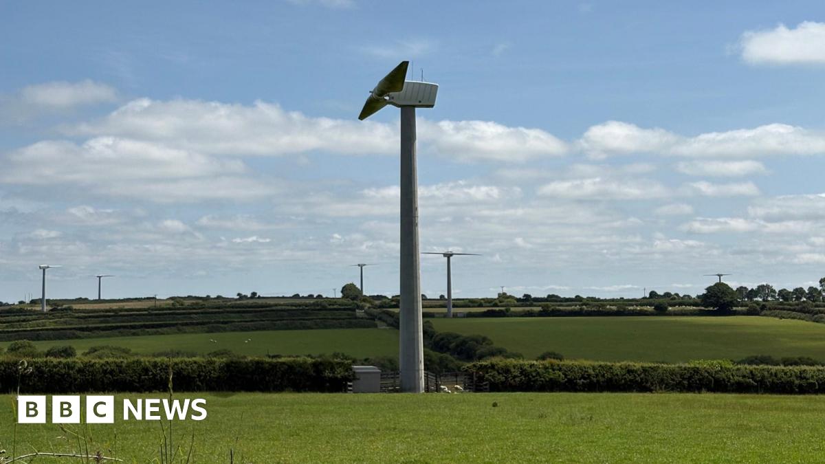 Cornwall wind turbines to treble in height as plans approved - BBC News