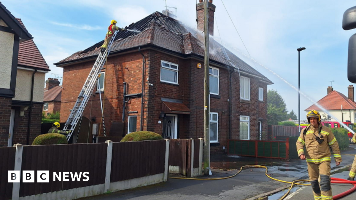 Alvaston: Investigation into cause of house fire in Derby - BBC News