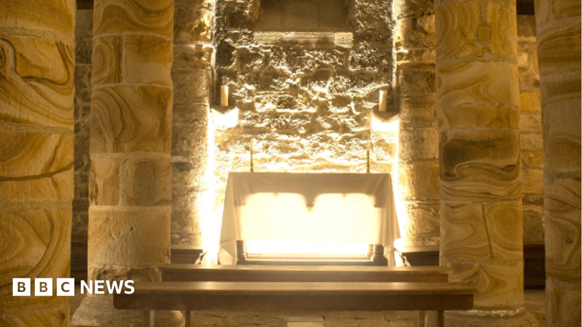 First phase of Durham medieval chapel restoration complete - BBC News