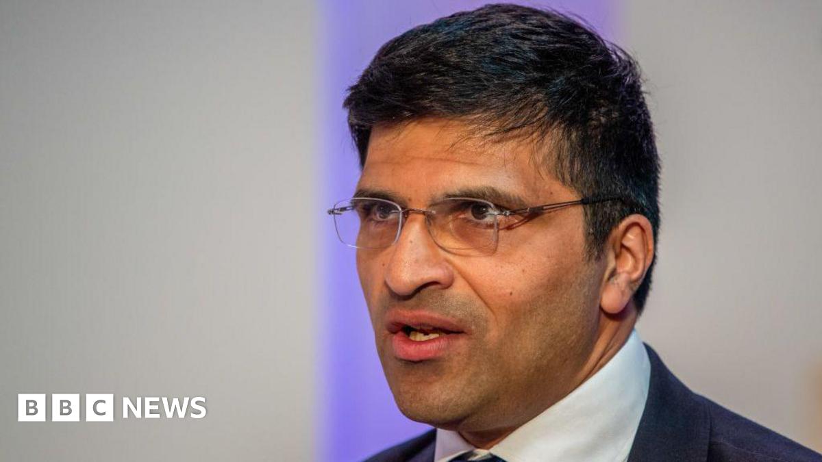 Financial watchdog defends progress after MPs' criticism - BBC News