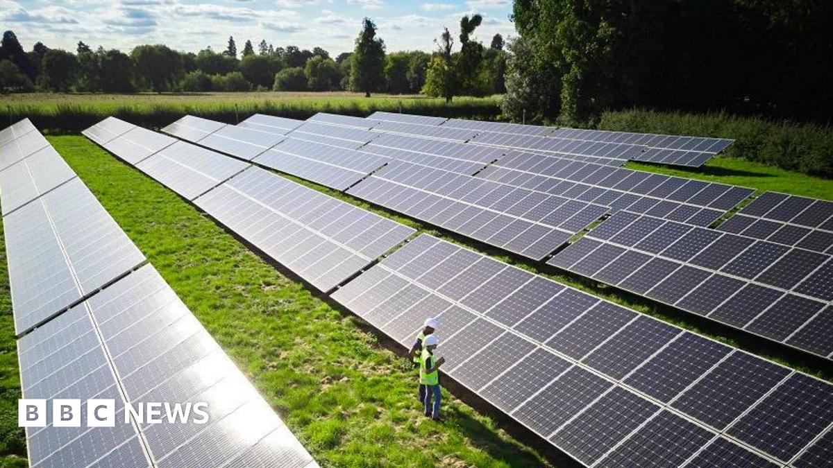 Solar farm plan approved despite flooding fears - BBC News
