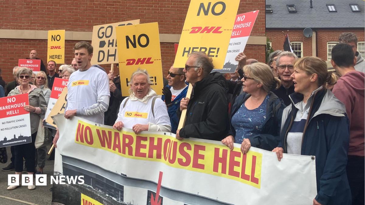 Council's £170k bill revealed for Towcester warehouse appeal - BBC News