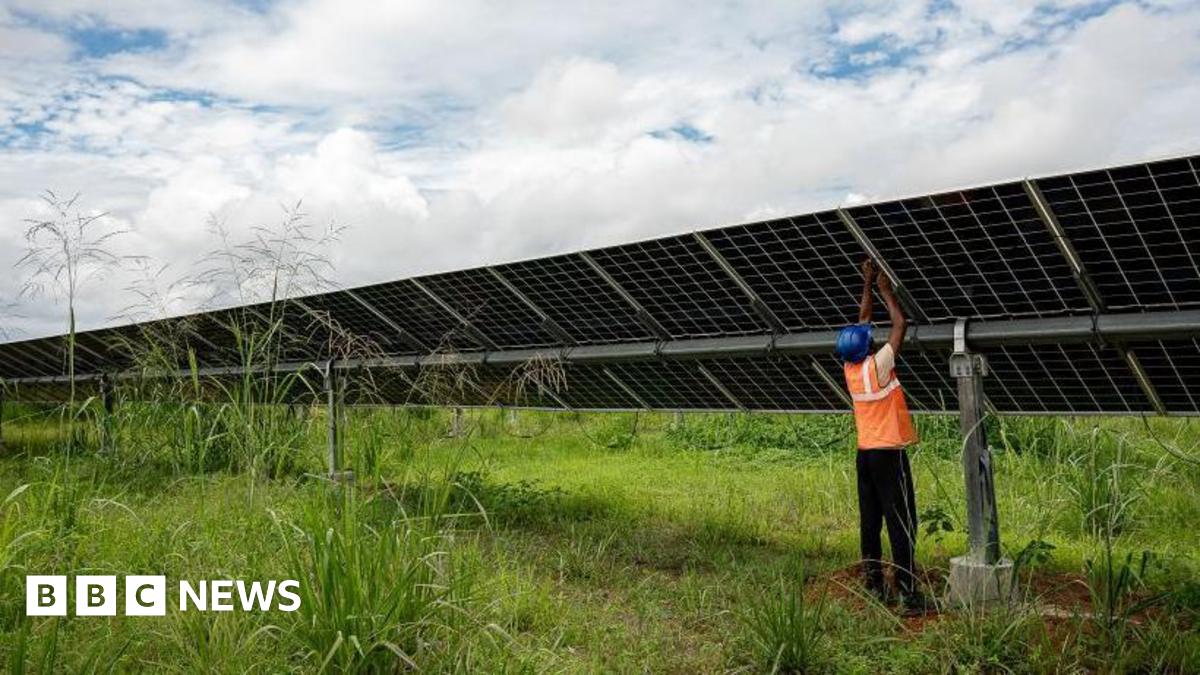 Solar farm near Canterbury given green light - BBC News