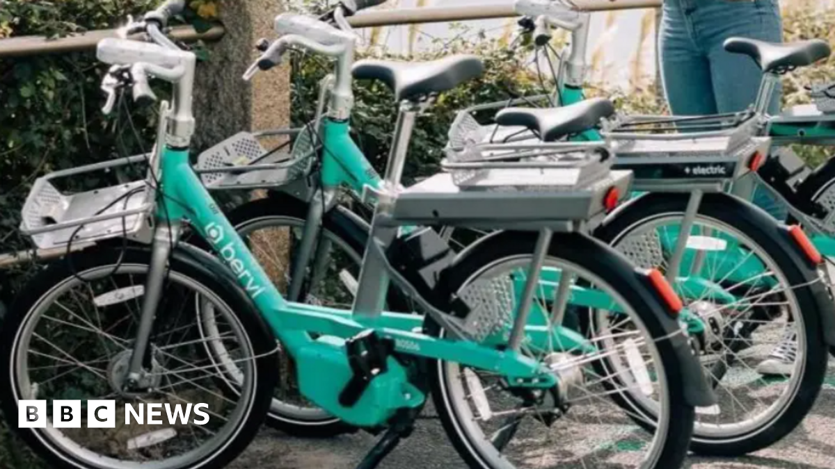 Dorset councillor says e-bike hire scheme withdrawal 'a mess' - BBC News