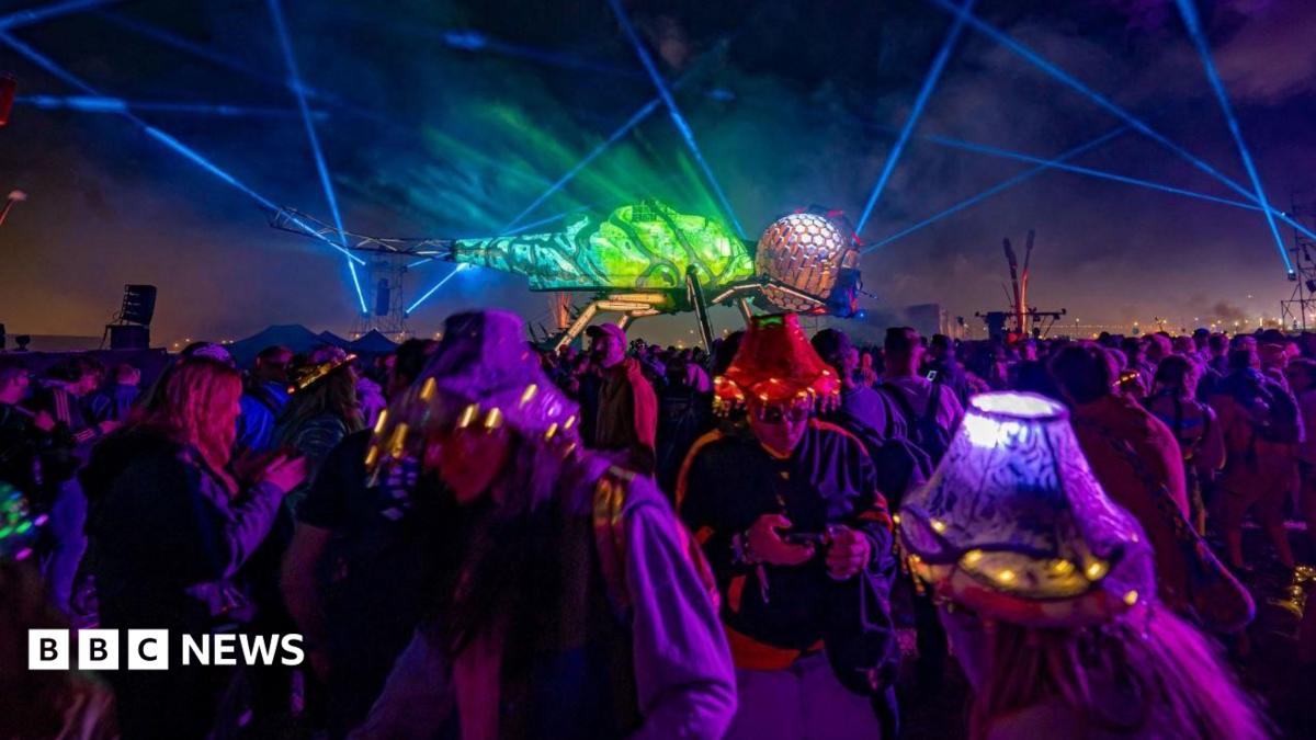 Dragonfly set at Glastonbury designed with Fatboy Slim's help - BBC News