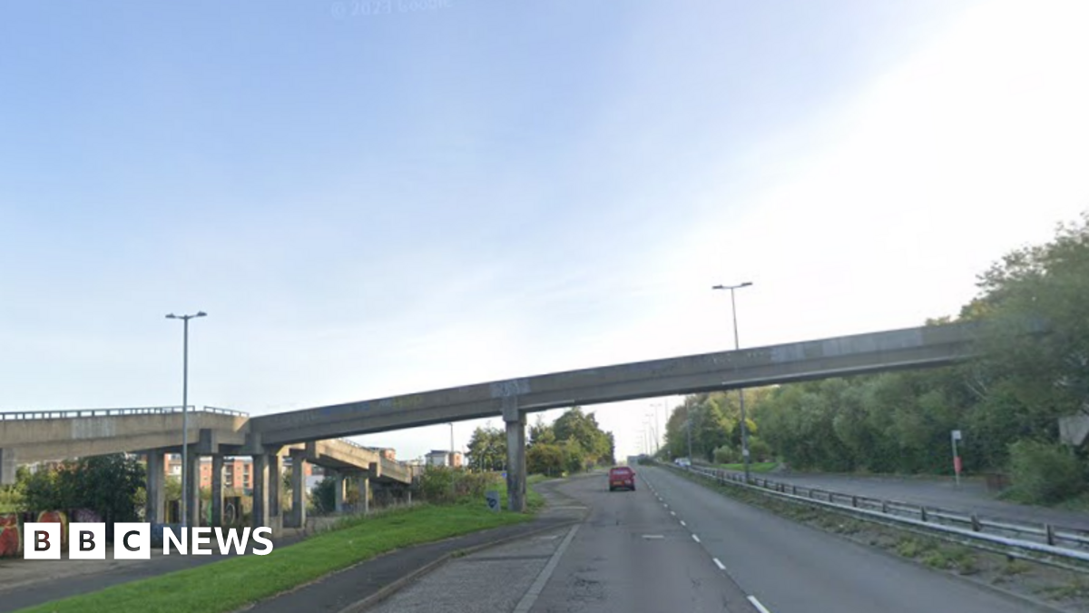 Gateshead road to close so footbridge can be demolished - BBC News