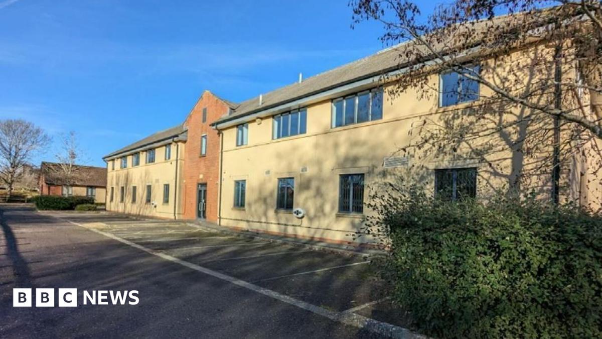 Council agrees plan to turn Swindon office block into flats - BBC News