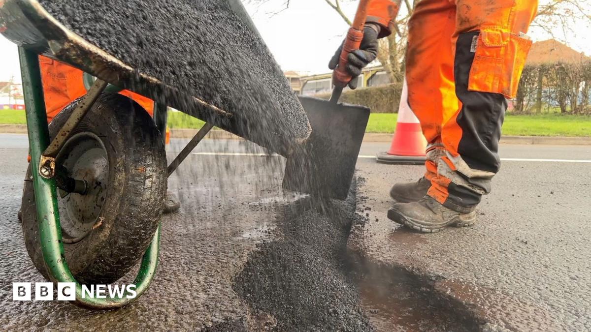 Budget 2024: Swindon's plea for pothole funding - BBC News