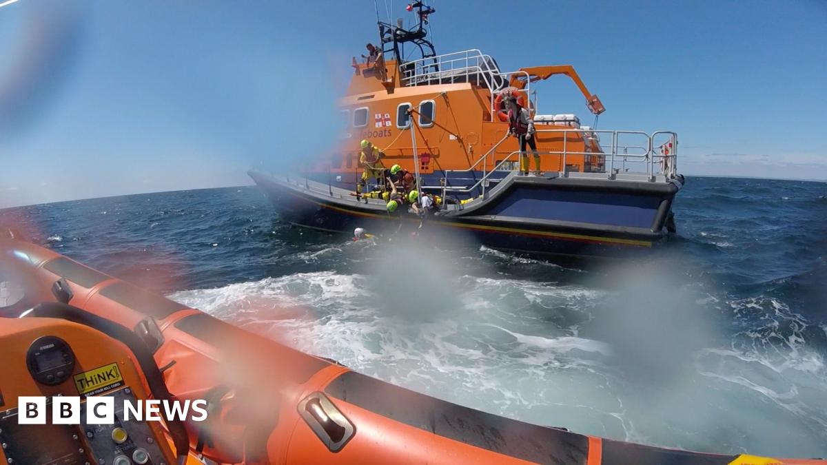 Missing diver found and rescued off Cornish lighthouse - BBC News