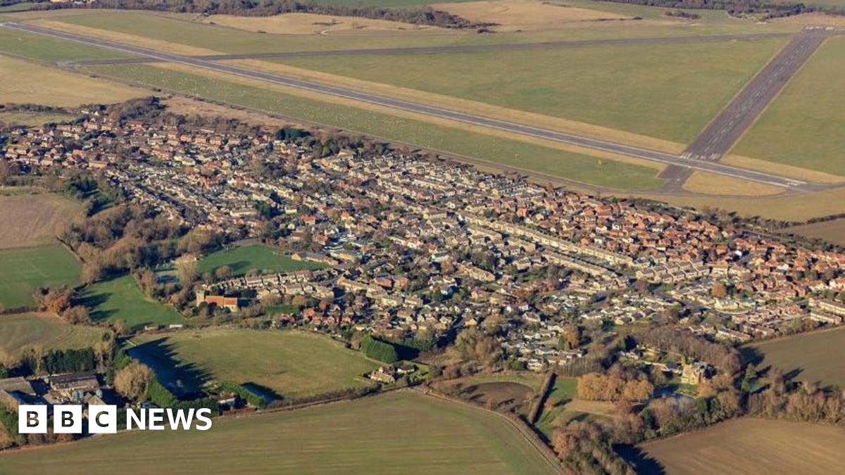 Chalgrove Airfield: Public events to be held this month - BBC News