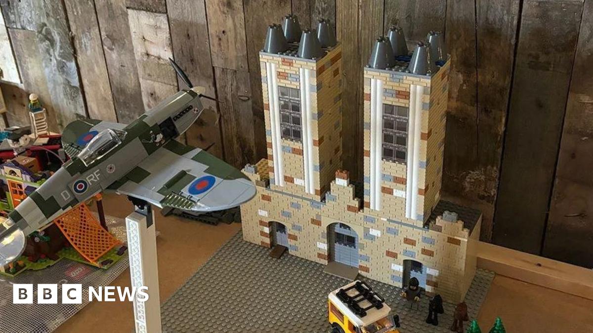 Adults only Lincolnshire Lego group builds Lincoln Cathedral - BBC News