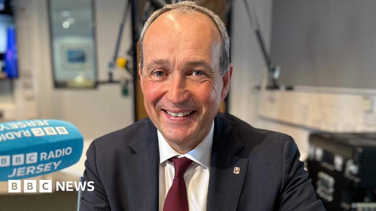 Jersey Deputy Lyndon Farnham backs three-year charity funding - BBC News