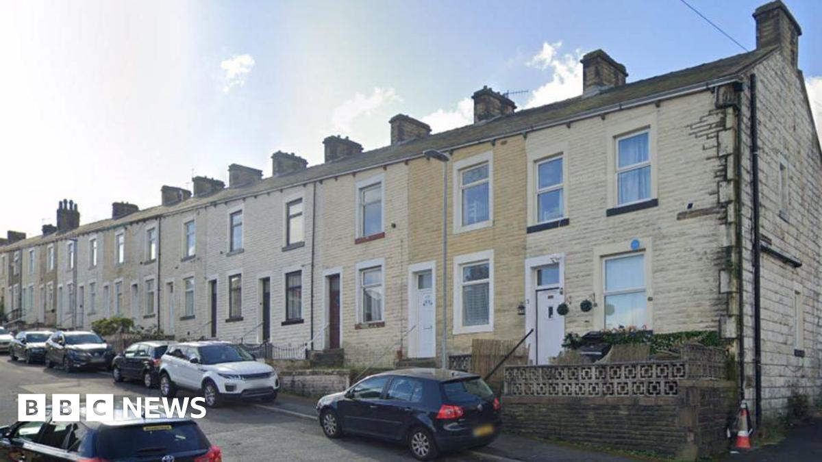 Pendle Council to buy two-bedroom houses to support homeless - BBC News